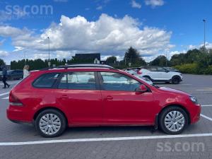 Sarkans Volkswagen Golf 2011 Rīga, ar dzinēja tilpumu 1.60 L un nobraukumu 352 tūkst. km par 2100 €, foto  vietnē AUTOMOTO.COM.LV