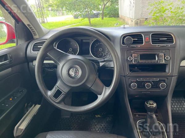 Sarkans Volkswagen Golf 2011 Rīga, ar dzinēja tilpumu 1.60 L un nobraukumu 352 tūkst. km par 2100 €, foto 6 vietnē AUTOMOTO.COM.LV