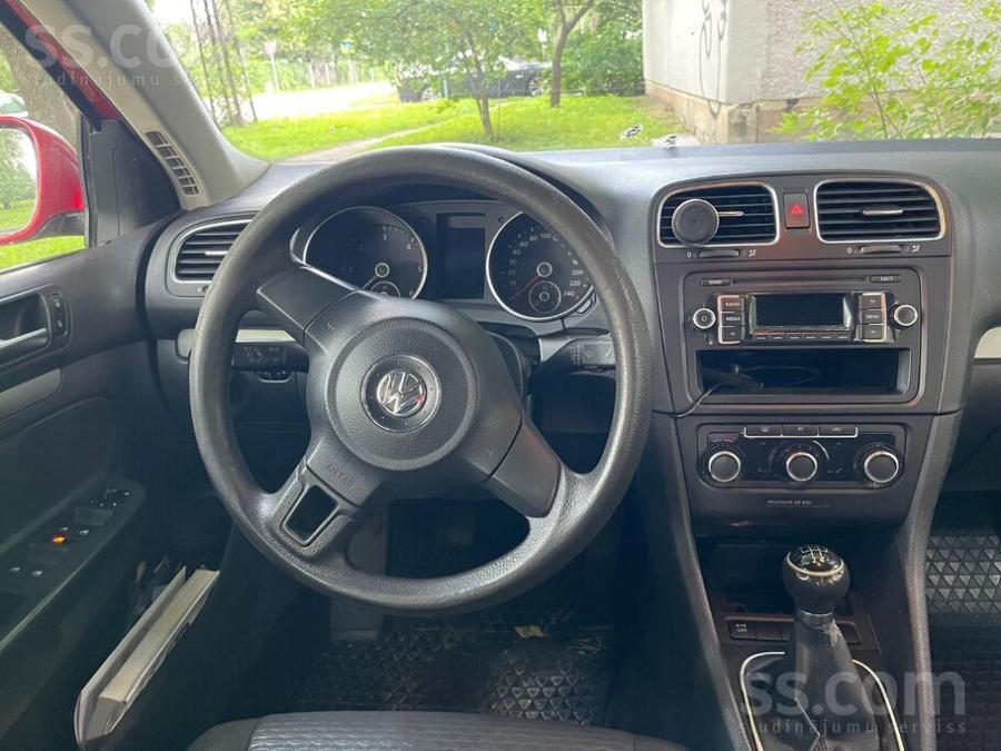 Sarkans Volkswagen Golf 2011 Rīga, ar dzinēja tilpumu 1.60 L un nobraukumu 352 tūkst. km par 2100 €, foto 7 vietnē AUTOMOTO.COM.LV