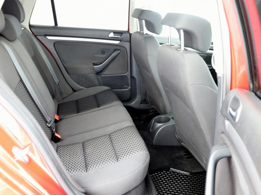Sarkans Volkswagen Golf 2011 Tallina, ar dzinēja tilpumu 1.20 L un nobraukumu 189 tūkst. km par 2199 €, foto 8 vietnē AUTOMOTO.COM.LV