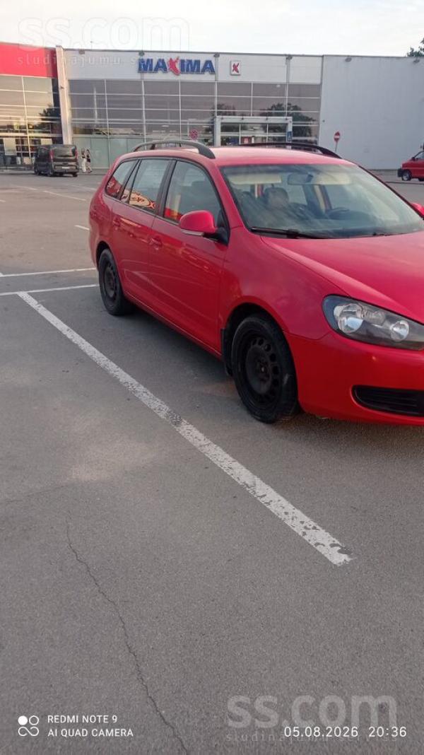 Red Volkswagen Golf 2011 in Riga, with an engine capacity of 1.60 L and mileage of 325 thousand km for 1900 €, photo 3 on AUTOMOTO.COM.LV