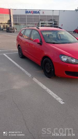 Red Volkswagen Golf 2011 in Riga, with an engine capacity of 1.60 L and mileage of 325 thousand km for 1900 €, photo 4 on AUTOMOTO.COM.LV