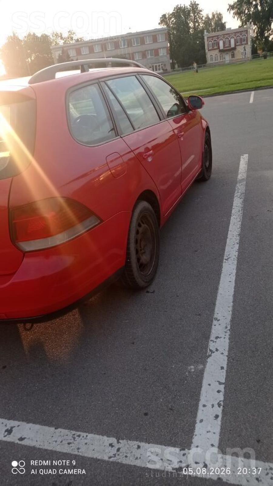 Red Volkswagen Golf 2011 in Riga, with an engine capacity of 1.60 L and mileage of 325 thousand km for 1900 €, photo 5 on AUTOMOTO.COM.LV
