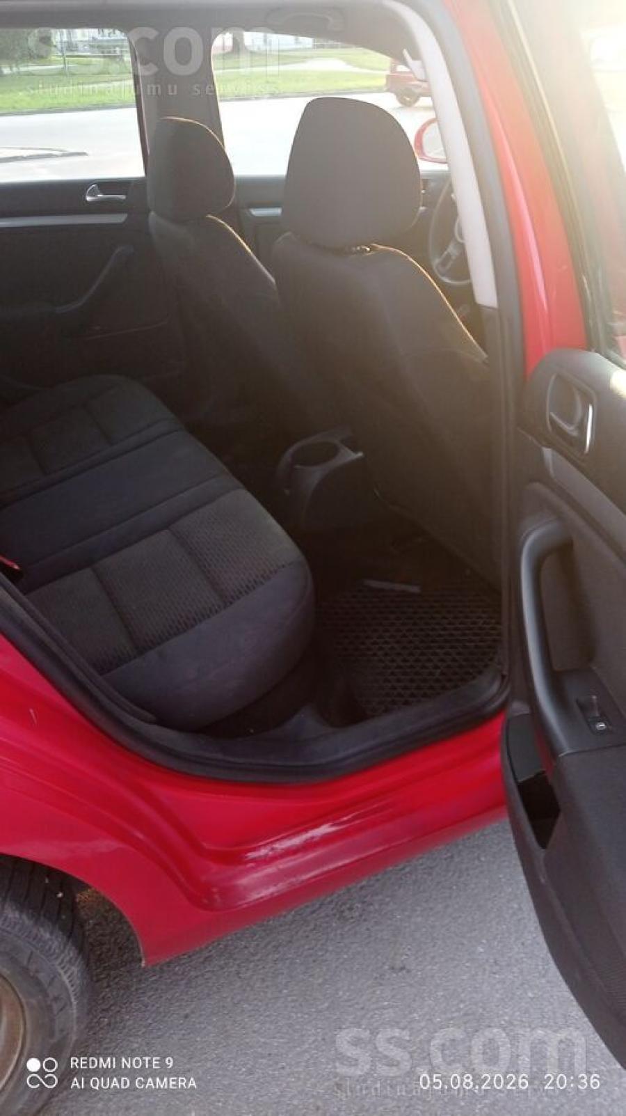 Red Volkswagen Golf 2011 in Riga, with an engine capacity of 1.60 L and mileage of 325 thousand km for 1900 €, photo 6 on AUTOMOTO.COM.LV