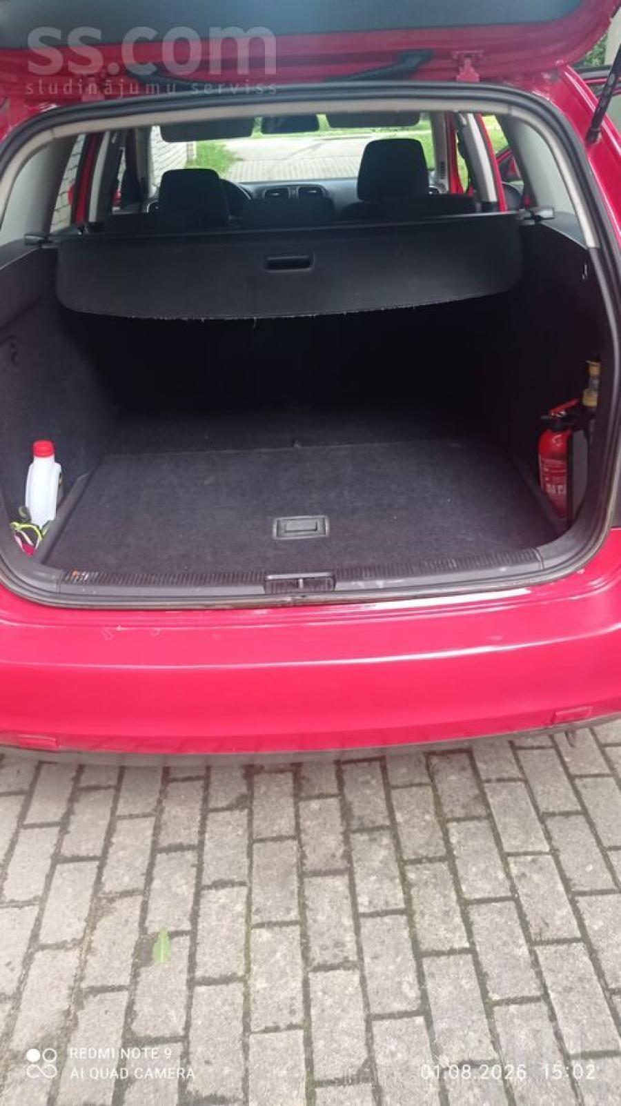 Red Volkswagen Golf 2011 in Riga, with an engine capacity of 1.60 L and mileage of 325 thousand km for 1900 €, photo 8 on AUTOMOTO.COM.LV