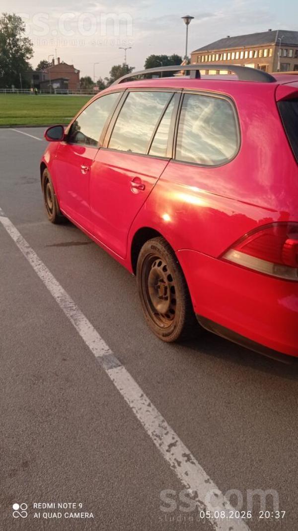 Red Volkswagen Golf 2011 in Riga, with an engine capacity of 1.60 L and mileage of 325 thousand km for 1900 €, photo 10 on AUTOMOTO.COM.LV