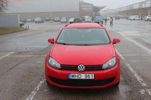 Red Volkswagen Golf 2011 in Kaunas, with an engine capacity of 1.60 L and mileage of 312 thousand km for 2200 €, photo 1 on AUTOMOTO.COM.LV