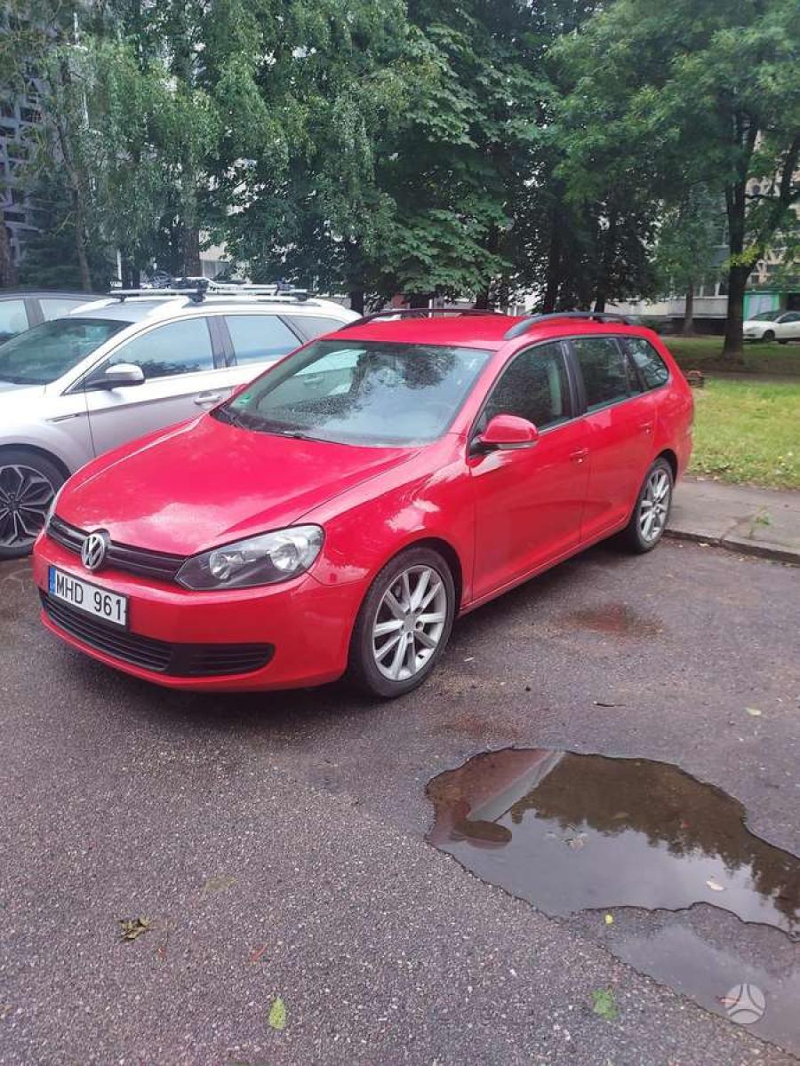 Red Volkswagen Golf 2011 in Kaunas, with an engine capacity of 1.60 L and mileage of 312 thousand km for 2200 €, photo 3 on AUTOMOTO.COM.LV