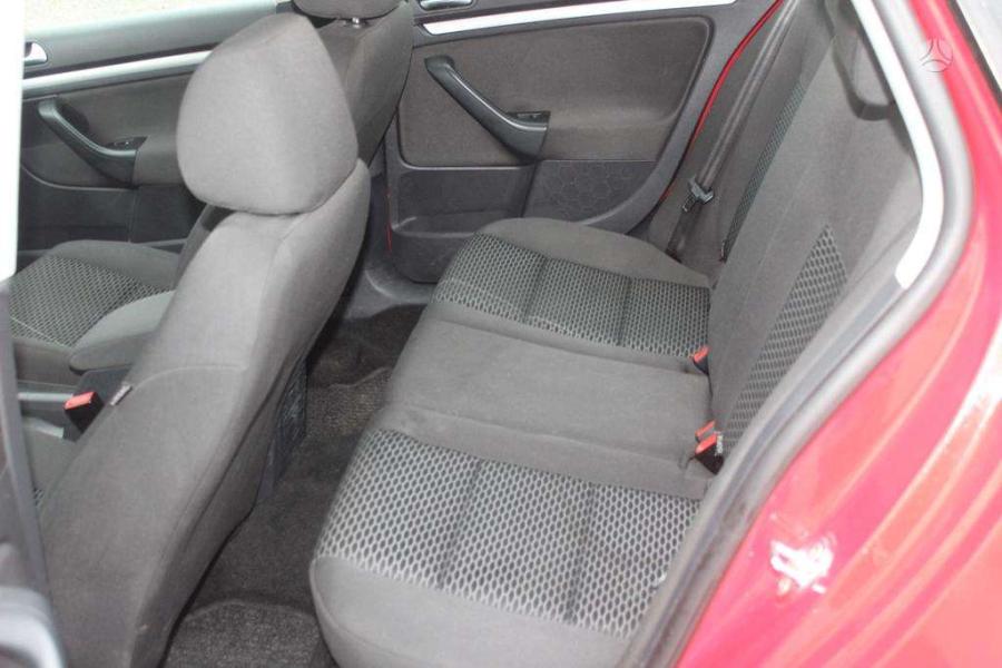 Red Volkswagen Golf 2011 in Kaunas, with an engine capacity of 1.60 L and mileage of 312 thousand km for 2200 €, photo 8 on AUTOMOTO.COM.LV
