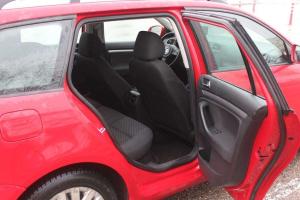 Red Volkswagen Golf 2011 in Kaunas, with an engine capacity of 1.60 L and mileage of 312 thousand km for 2200 €, photo 9 on AUTOMOTO.COM.LV