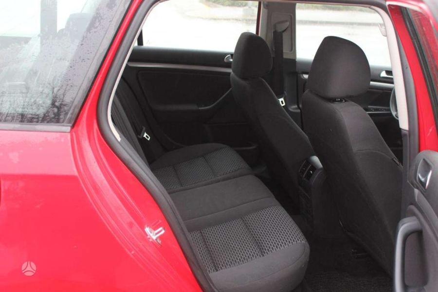 Red Volkswagen Golf 2011 in Kaunas, with an engine capacity of 1.60 L and mileage of 312 thousand km for 2200 €, photo 10 on AUTOMOTO.COM.LV