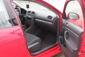 Red Volkswagen Golf 2011 in Kaunas, with an engine capacity of 1.60 L and mileage of 312 thousand km for 2200 €, photo 11 on AUTOMOTO.COM.LV