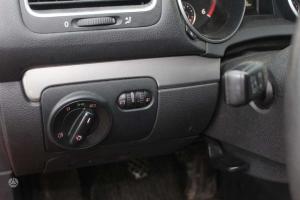 Red Volkswagen Golf 2011 in Kaunas, with an engine capacity of 1.60 L and mileage of 312 thousand km for 2200 €, photo 19 on AUTOMOTO.COM.LV
