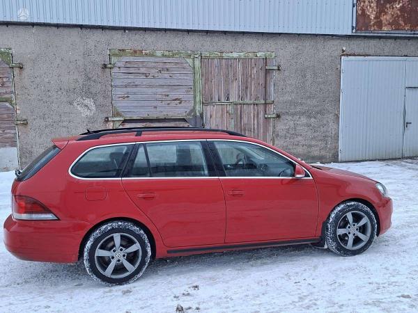 Red Volkswagen Golf 2012 in Silute, with an engine capacity of 1.39 L and mileage of 380 thousand km for 1999 €, photo 2 on AUTOMOTO.COM.LV