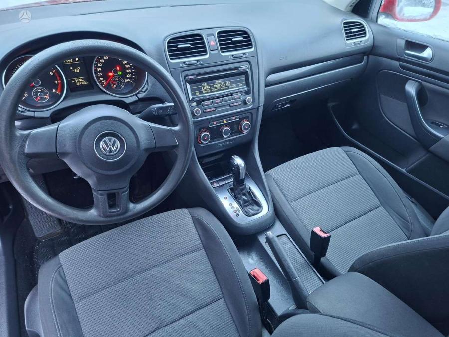 Red Volkswagen Golf 2012 in Silute, with an engine capacity of 1.39 L and mileage of 380 thousand km for 1999 €, photo 12 on AUTOMOTO.COM.LV