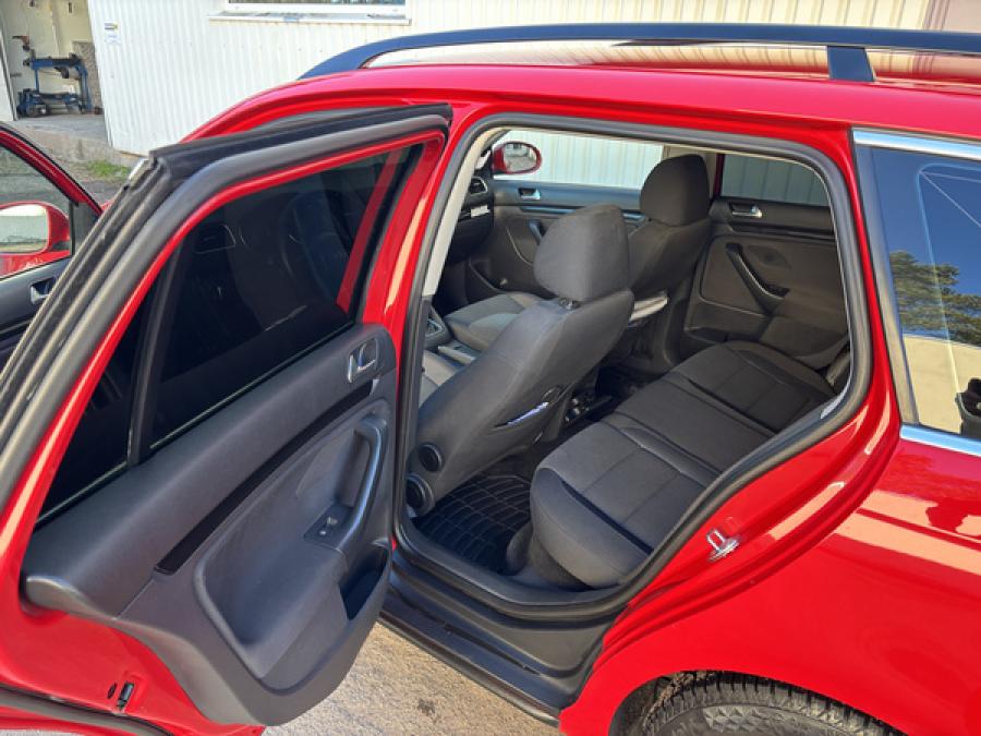 Red Volkswagen Golf 2012 in Tallinn, with an engine capacity of 1.60 L and mileage of 546 thousand km for 3500 €, photo 9 on AUTOMOTO.COM.LV