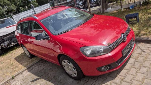 Sarkans Volkswagen Golf 2012 Kauņa, ar dzinēja tilpumu 1.20 L un nobraukumu 225 tūkst. km par 1850 €, foto 1 vietnē AUTOMOTO.COM.LV