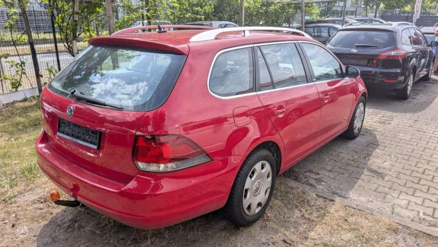 Sarkans Volkswagen Golf 2012 Kauņa, ar dzinēja tilpumu 1.20 L un nobraukumu 225 tūkst. km par 1850 €, foto 3 vietnē AUTOMOTO.COM.LV