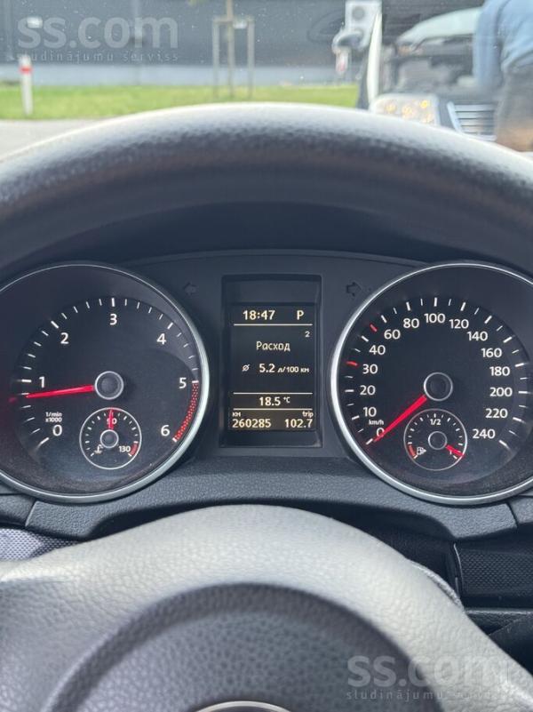 Red Volkswagen Golf 2012 in Riga, with an engine capacity of 2.00 L and mileage of 260 thousand km for 5000 €, photo 8 on AUTOMOTO.COM.LV