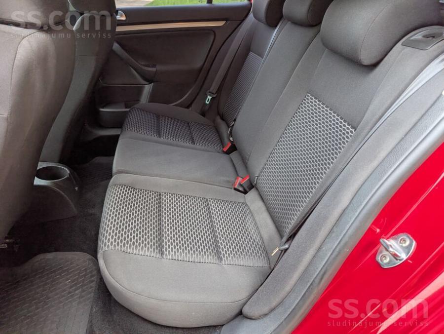 Sarkans Volkswagen Golf 2013 Rīga, ar dzinēja tilpumu 1.40 L un nobraukumu 240 tūkst. km par 4200 €, foto 16 vietnē AUTOMOTO.COM.LV