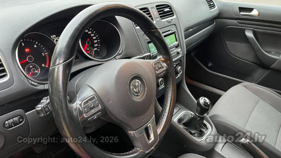 Sarkans Volkswagen Golf 2013 Pērnava, ar dzinēja tilpumu 1.60 L un nobraukumu 467 tūkst. km par 3990 €, foto 12 vietnē AUTOMOTO.COM.LV