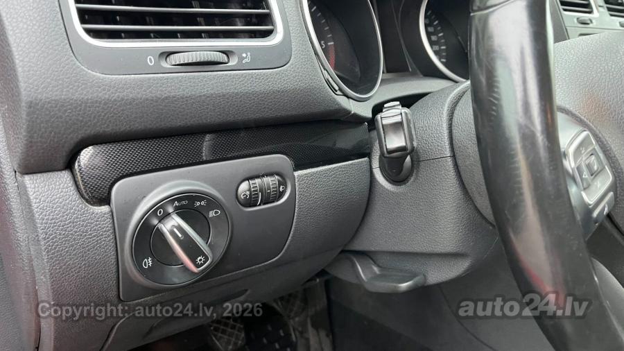 Sarkans Volkswagen Golf 2013 Pērnava, ar dzinēja tilpumu 1.60 L un nobraukumu 467 tūkst. km par 3990 €, foto 22 vietnē AUTOMOTO.COM.LV