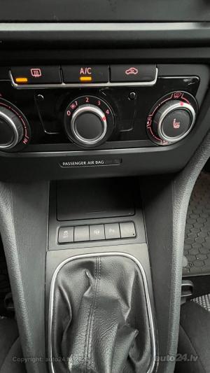 Sarkans Volkswagen Golf 2013 Pērnava, ar dzinēja tilpumu 1.60 L un nobraukumu 467 tūkst. km par 3990 €, foto 24 vietnē AUTOMOTO.COM.LV