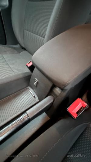 Sarkans Volkswagen Golf 2013 Pērnava, ar dzinēja tilpumu 1.60 L un nobraukumu 467 tūkst. km par 3990 €, foto 25 vietnē AUTOMOTO.COM.LV