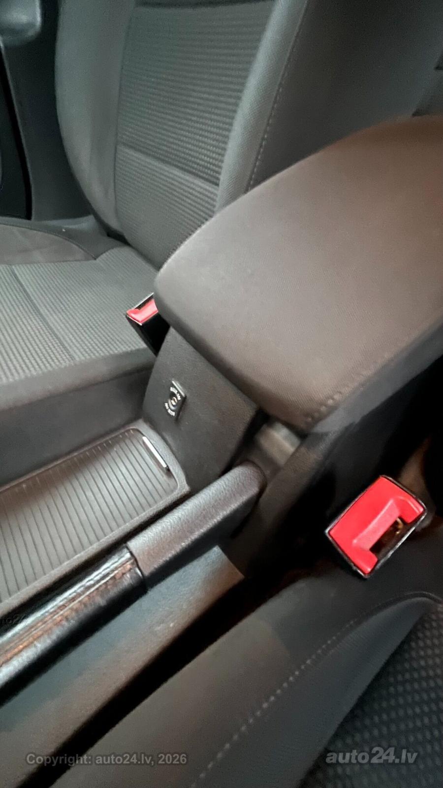Sarkans Volkswagen Golf 2013 Pērnava, ar dzinēja tilpumu 1.60 L un nobraukumu 467 tūkst. km par 3990 €, foto 25 vietnē AUTOMOTO.COM.LV
