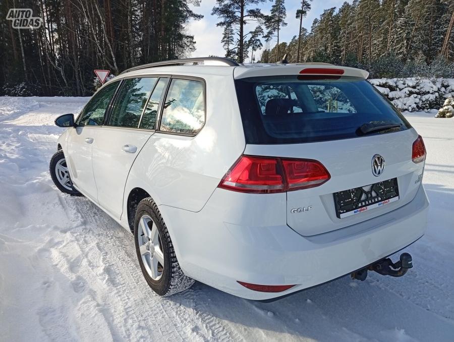 Red Volkswagen Golf 2014 in Vilnius, with an engine capacity of 1.60 L and mileage of 254 thousand km for 5550 €, photo 4 on AUTOMOTO.COM.LV