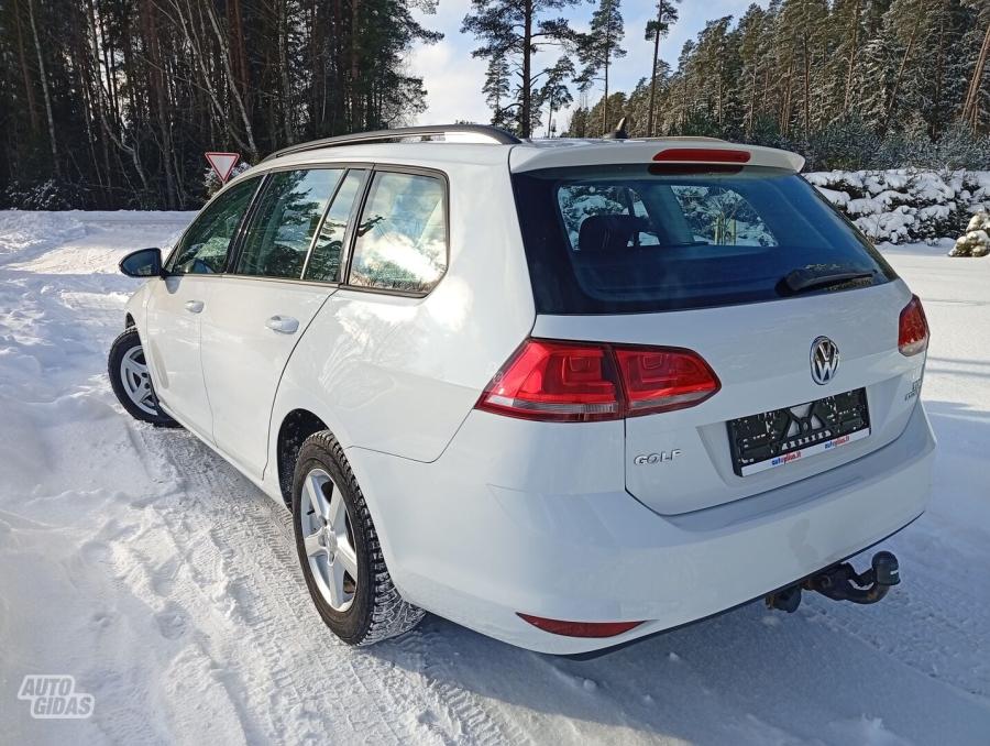 Red Volkswagen Golf 2014 in Vilnius, with an engine capacity of 1.60 L and mileage of 254 thousand km for 5750 €, photo 4 on AUTOMOTO.COM.LV