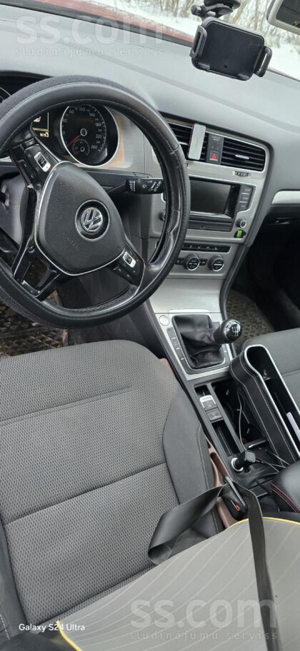 Red Volkswagen Golf 2014 in Riga, with an engine capacity of 1.60 L and mileage of 275 thousand km for 4400 €, photo 6 on AUTOMOTO.COM.LV