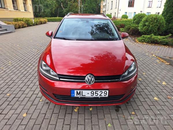 Red Volkswagen Golf 2015 in Saldus, with an engine capacity of 2.00 L and mileage of 151 thousand km for 7990 €, photo 3 on AUTOMOTO.COM.LV