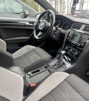 Red Volkswagen Golf 2016 in Riga, with an engine capacity of 2.00 L and mileage of 231 thousand km for 14800 €, photo 4 on AUTOMOTO.COM.LV