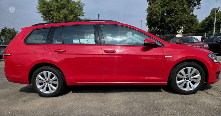 Red Volkswagen Golf 2016 in Marijampole, with an engine capacity of 1.40 L and mileage of 139 thousand km for 6150 €, photo 3 on AUTOMOTO.COM.LV