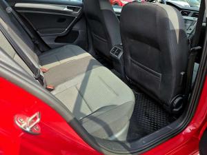Red Volkswagen Golf 2016 in Marijampole, with an engine capacity of 1.40 L and mileage of 139 thousand km for 6150 €, photo 9 on AUTOMOTO.COM.LV