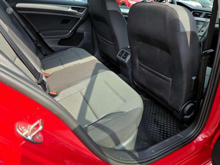 Red Volkswagen Golf 2016 in Marijampole, with an engine capacity of 1.40 L and mileage of 139 thousand km for 6150 €, photo 9 on AUTOMOTO.COM.LV