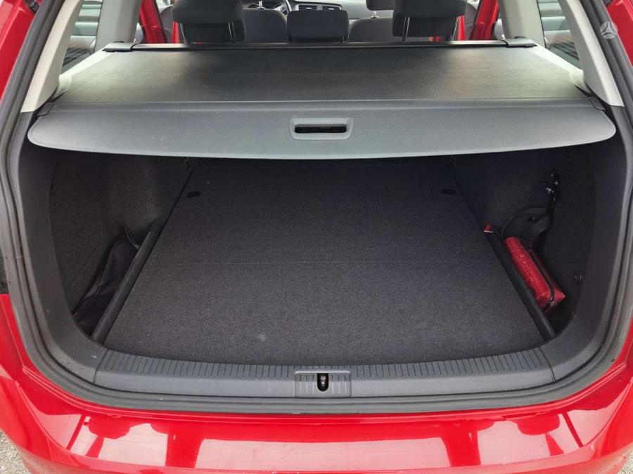 Red Volkswagen Golf 2016 in Marijampole, with an engine capacity of 1.40 L and mileage of 139 thousand km for 6150 €, photo 15 on AUTOMOTO.COM.LV