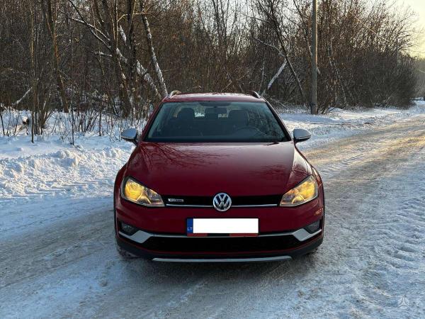 Red Volkswagen Golf 2017 in Vilnius, with an engine capacity of 1.80 L and mileage of 146 thousand km for 8900 €, photo 3 on AUTOMOTO.COM.LV