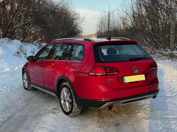 Red Volkswagen Golf 2017 in Vilnius, with an engine capacity of 1.80 L and mileage of 146 thousand km for 8900 €, photo 4 on AUTOMOTO.COM.LV
