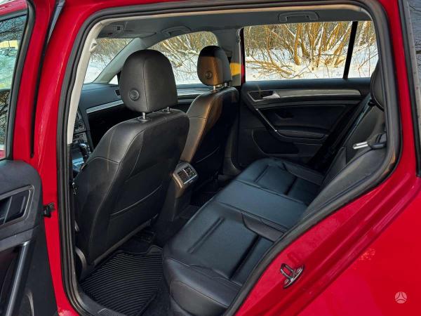 Red Volkswagen Golf 2017 in Vilnius, with an engine capacity of 1.80 L and mileage of 146 thousand km for 8900 €, photo 10 on AUTOMOTO.COM.LV