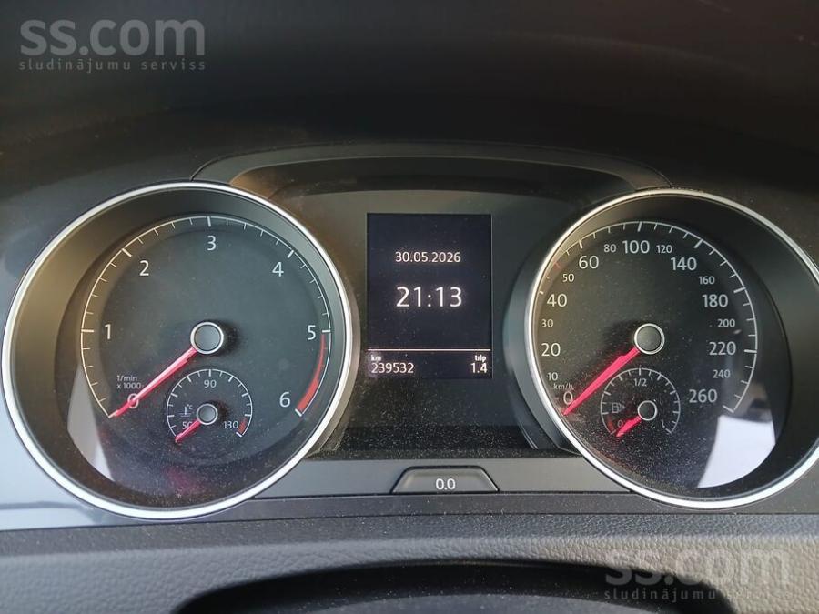 Sarkans Volkswagen Golf 2017 Saldus, ar dzinēja tilpumu 2.00 L un nobraukumu 240 tūkst. km par 9900 €, foto 13 vietnē AUTOMOTO.COM.LV
