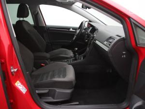 Sarkans Volkswagen Golf 2017 Viļņa, ar dzinēja tilpumu 1.50 L un nobraukumu 156 tūkst. km par 9299 €, foto 15 vietnē AUTOMOTO.COM.LV
