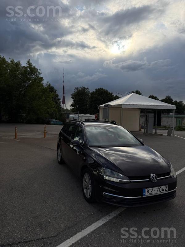 Red Volkswagen Golf 2017 in Riga, with an engine capacity of 1.60 L and mileage of 239 thousand km for 6299 €, photo 1 on AUTOMOTO.COM.LV