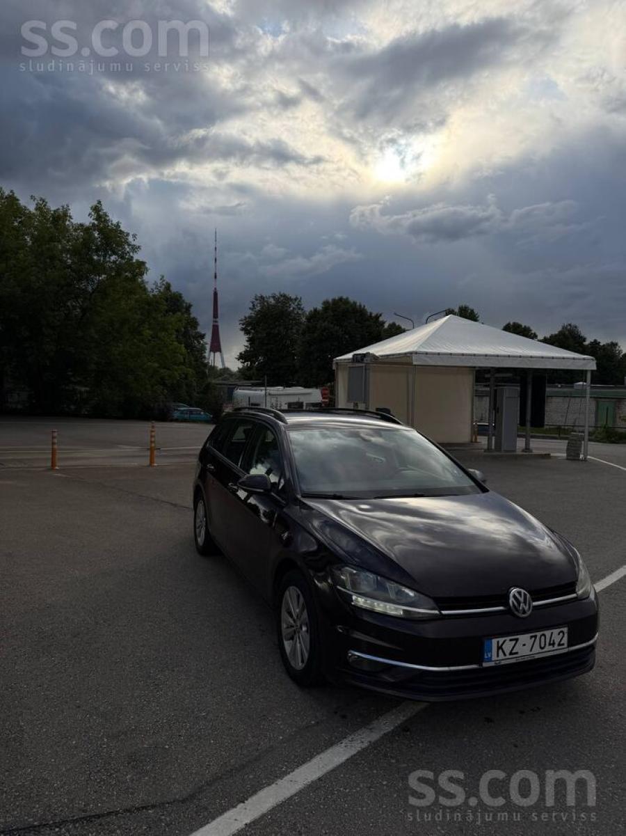 Red Volkswagen Golf 2017 in Riga, with an engine capacity of 1.60 L and mileage of 239 thousand km for 6299 €, photo 1 on AUTOMOTO.COM.LV