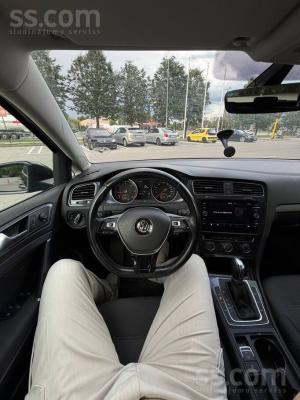 Red Volkswagen Golf 2017 in Riga, with an engine capacity of 1.60 L and mileage of 239 thousand km for 6299 €, photo 3 on AUTOMOTO.COM.LV