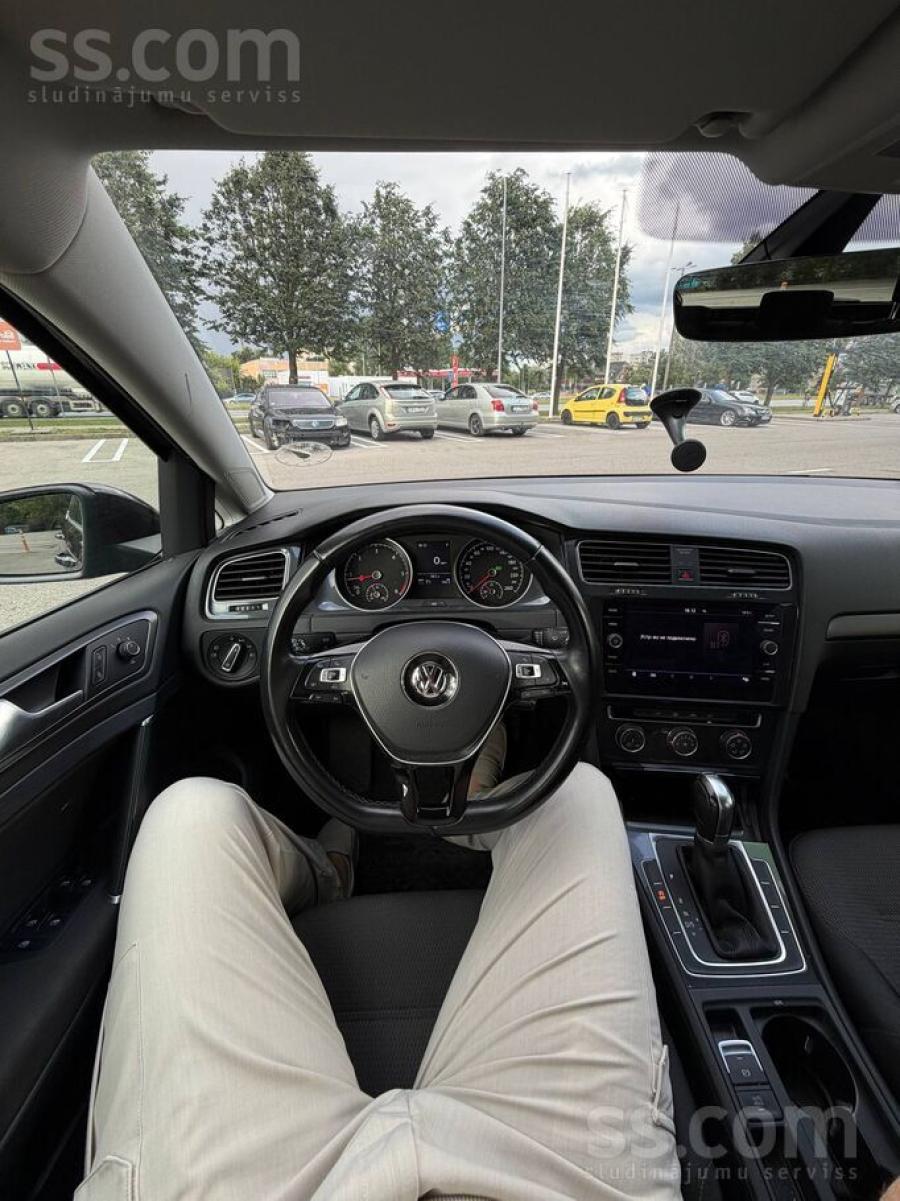 Red Volkswagen Golf 2017 in Riga, with an engine capacity of 1.60 L and mileage of 239 thousand km for 6299 €, photo 3 on AUTOMOTO.COM.LV