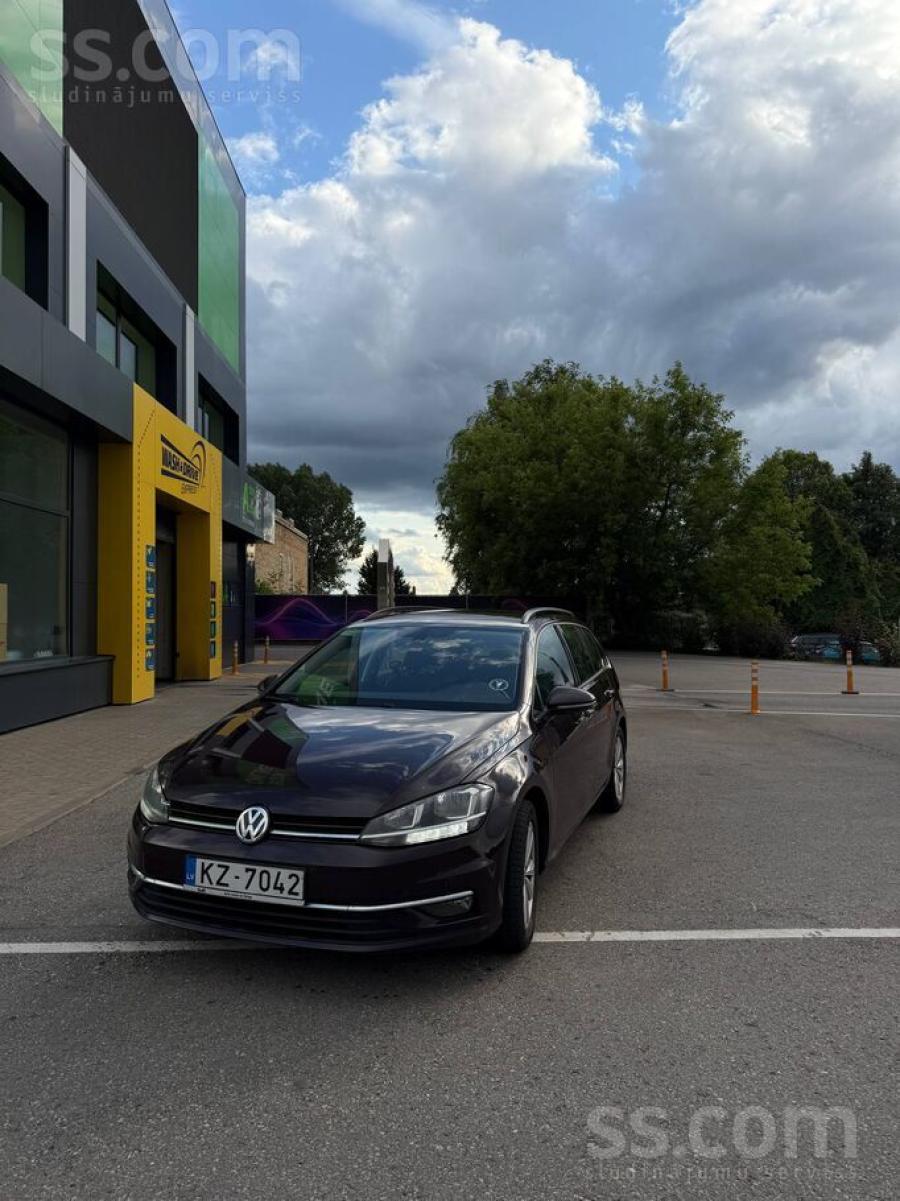 Red Volkswagen Golf 2017 in Riga, with an engine capacity of 1.60 L and mileage of 239 thousand km for 6299 €, photo 4 on AUTOMOTO.COM.LV