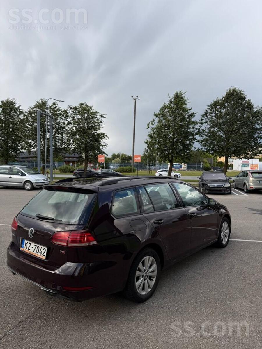 Red Volkswagen Golf 2017 in Riga, with an engine capacity of 1.60 L and mileage of 239 thousand km for 6299 €, photo 5 on AUTOMOTO.COM.LV