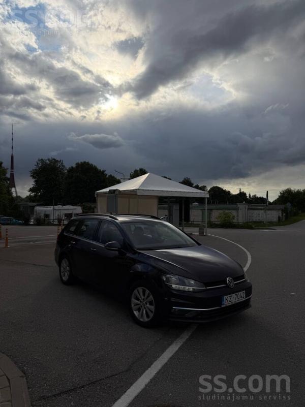 Red Volkswagen Golf 2017 in Riga, with an engine capacity of 1.60 L and mileage of 239 thousand km for 6299 €, photo 6 on AUTOMOTO.COM.LV